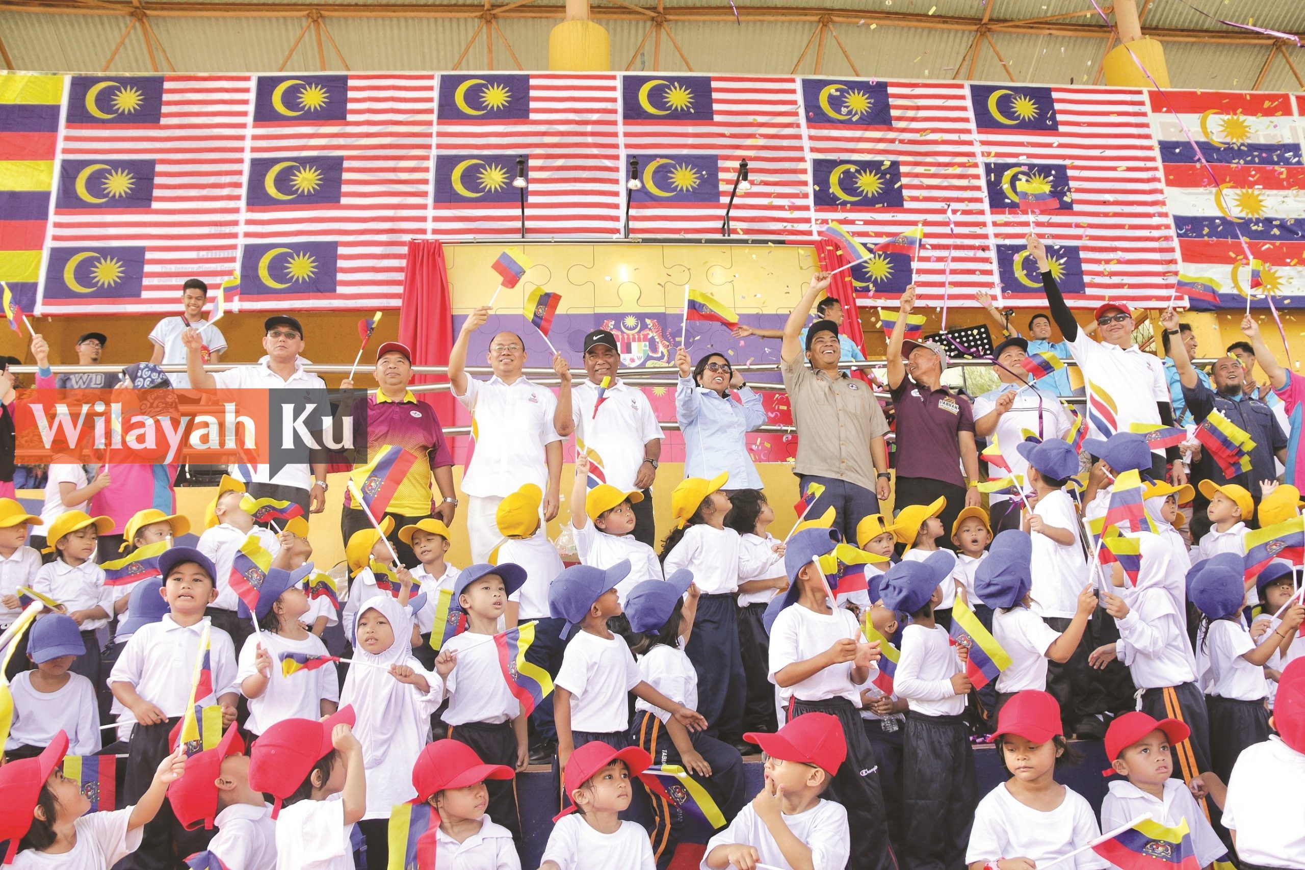 Bendera Wilayah berkibar megah | WilayahKu Bendera Wilayah berkibar megah | WilayahKu