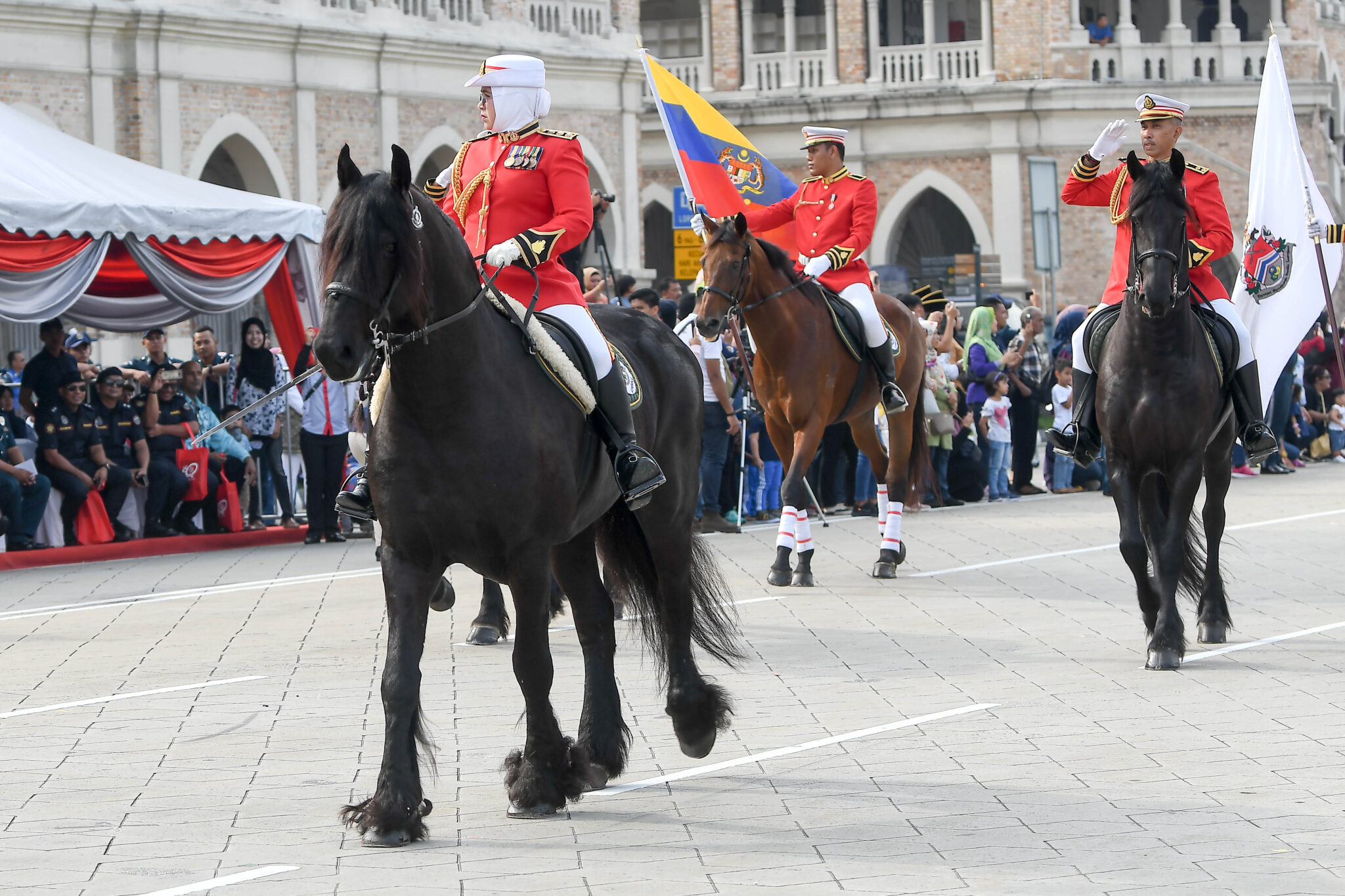UNIT Berkuda Penguat kuasa DBKL mempamerkan kuda yang digunakan untuk ...