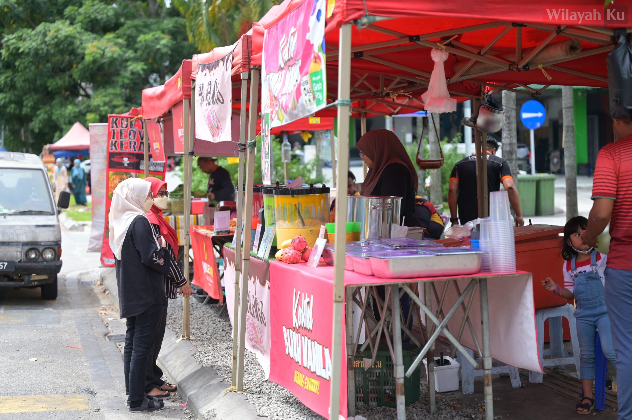 Penjaja, peniaga kecil sambut baik inisiatif Perdana Menteri | WilayahKu