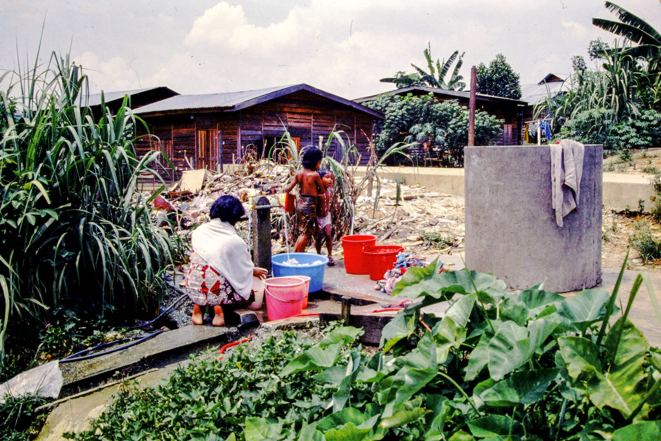 SUASANA di sekitar penempatan rumah setinggan di Kuala Lumpur. | WilayahKu