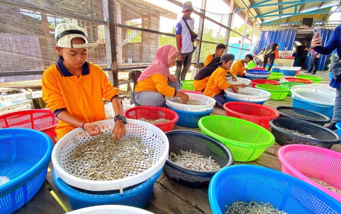 Rakyat bantu tingkat nilai ringgit | WilayahKu