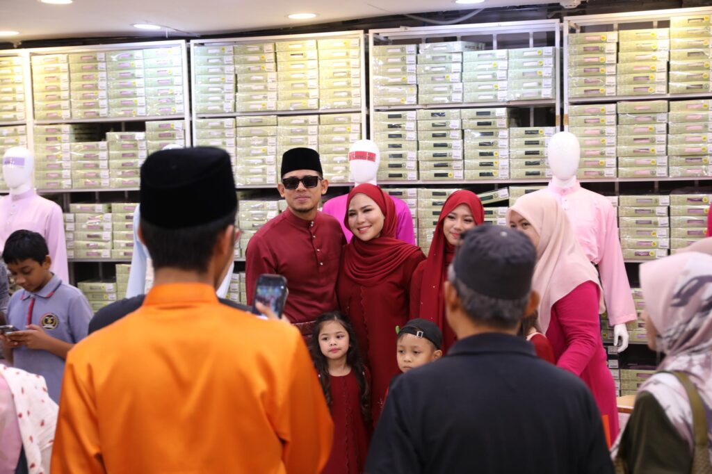 10 duta terkenal diserbu... Bukti Jakel hargai pelanggan | WilayahKu