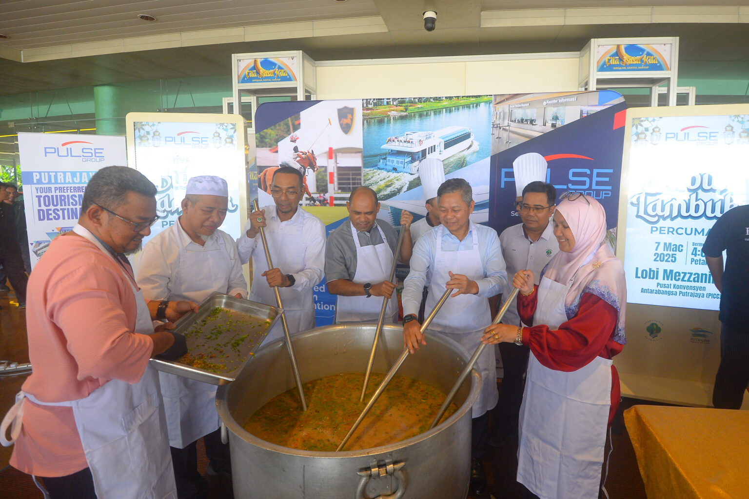 PULSE Group edar 5,000 bubur lambuk buat komuniti Putrajaya | WilayahKu